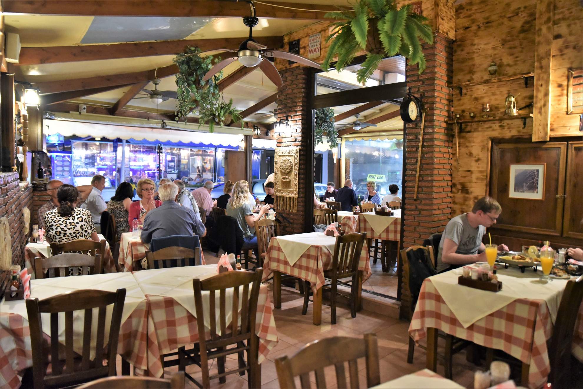 Yamas Restaurant | Digital Greece